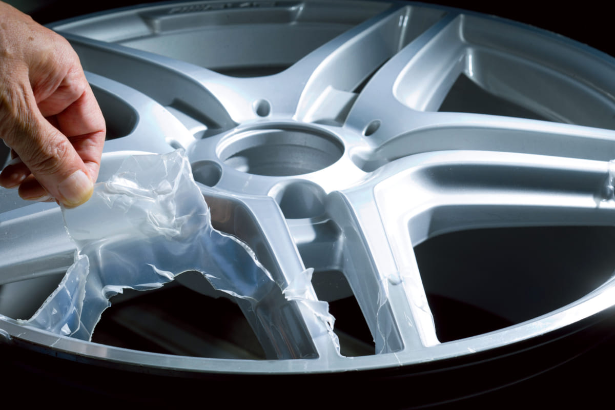 Features and applications of peeling coating