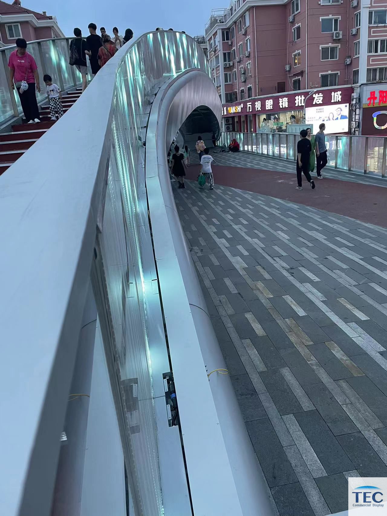 Skyline-10 Outdoor glass handrail transparent video solutions, 10mm ...