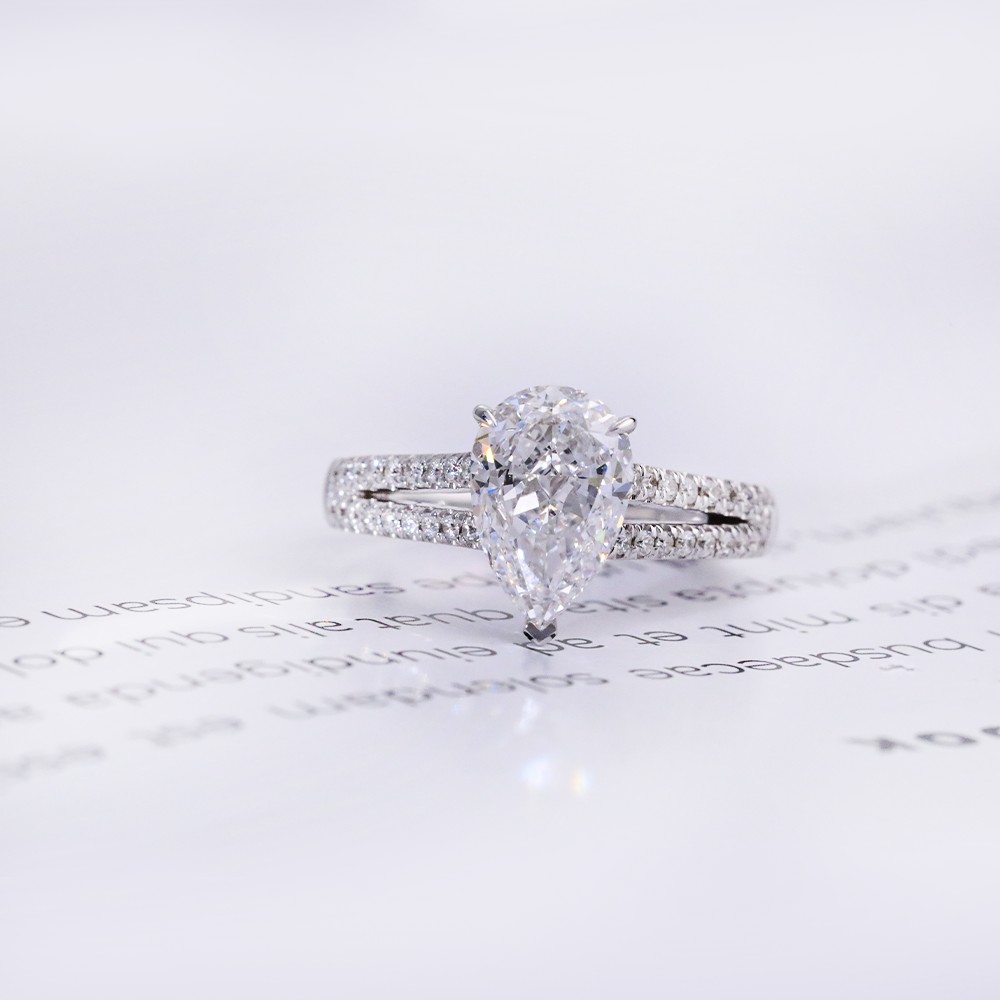 3.15ct White Drop-shaped Diamond 18K Gold Double Arm Diamond Ring