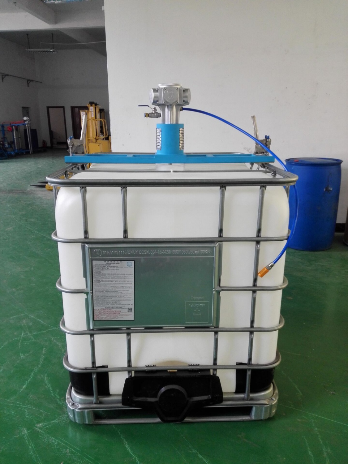 Fixed pneumatic mixer