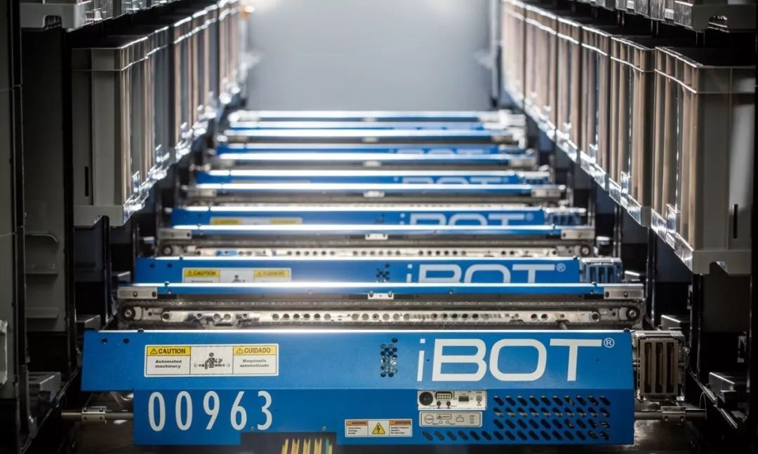 备受欧美电商青睐的OPEX Perfect Pick™ iBot料箱式Miniload双向多层穿梭车货到人拆零快速分拣系统