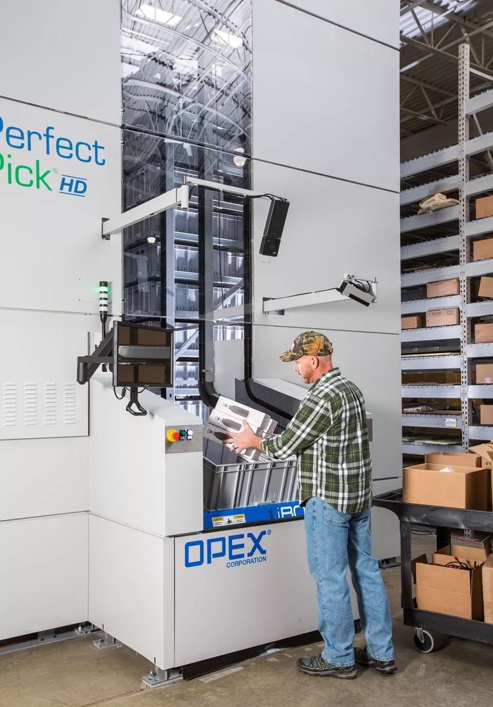 备受欧美电商青睐的OPEX Perfect Pick™ iBot料箱式Miniload双向多层穿梭车货到人拆零快速分拣系统