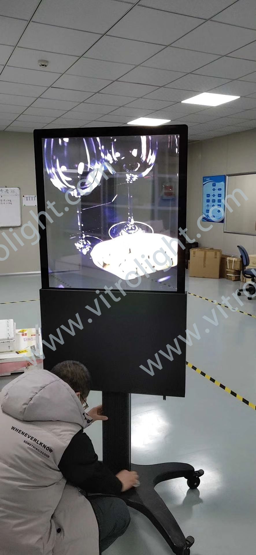 Transparent OLED-Cutting transparent OLED advertising machine-上海九山电子科技有限公司