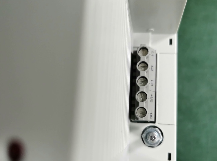 Lenze Servo Inverter EVS9321-EP, EVS9322-EP, EVS9323-EP, EVS9324-EP ...