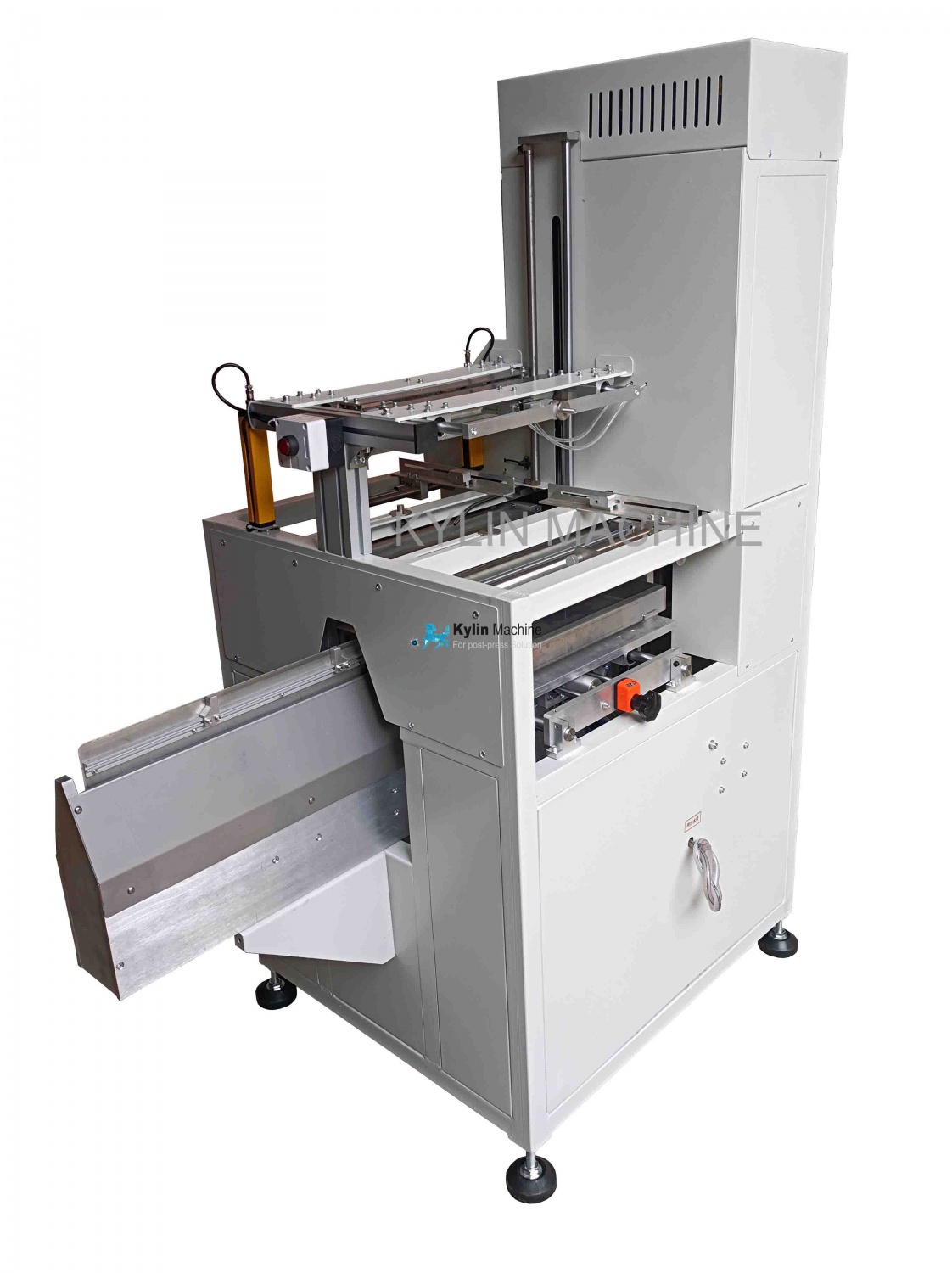Automatic book casing-in machine