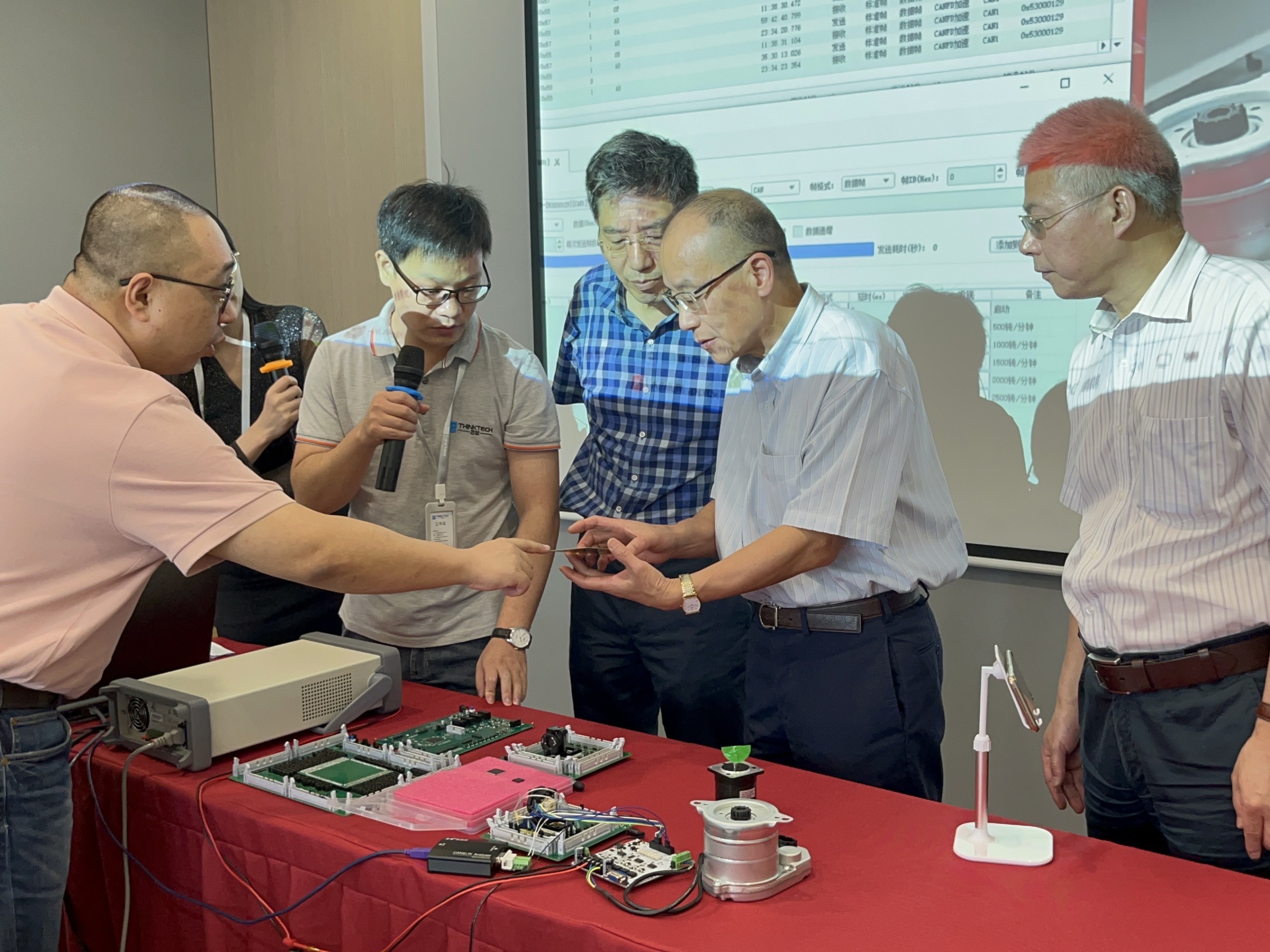 重磅出品|博世华域-上海芯钛举行EPS主控MCU芯片点亮仪式