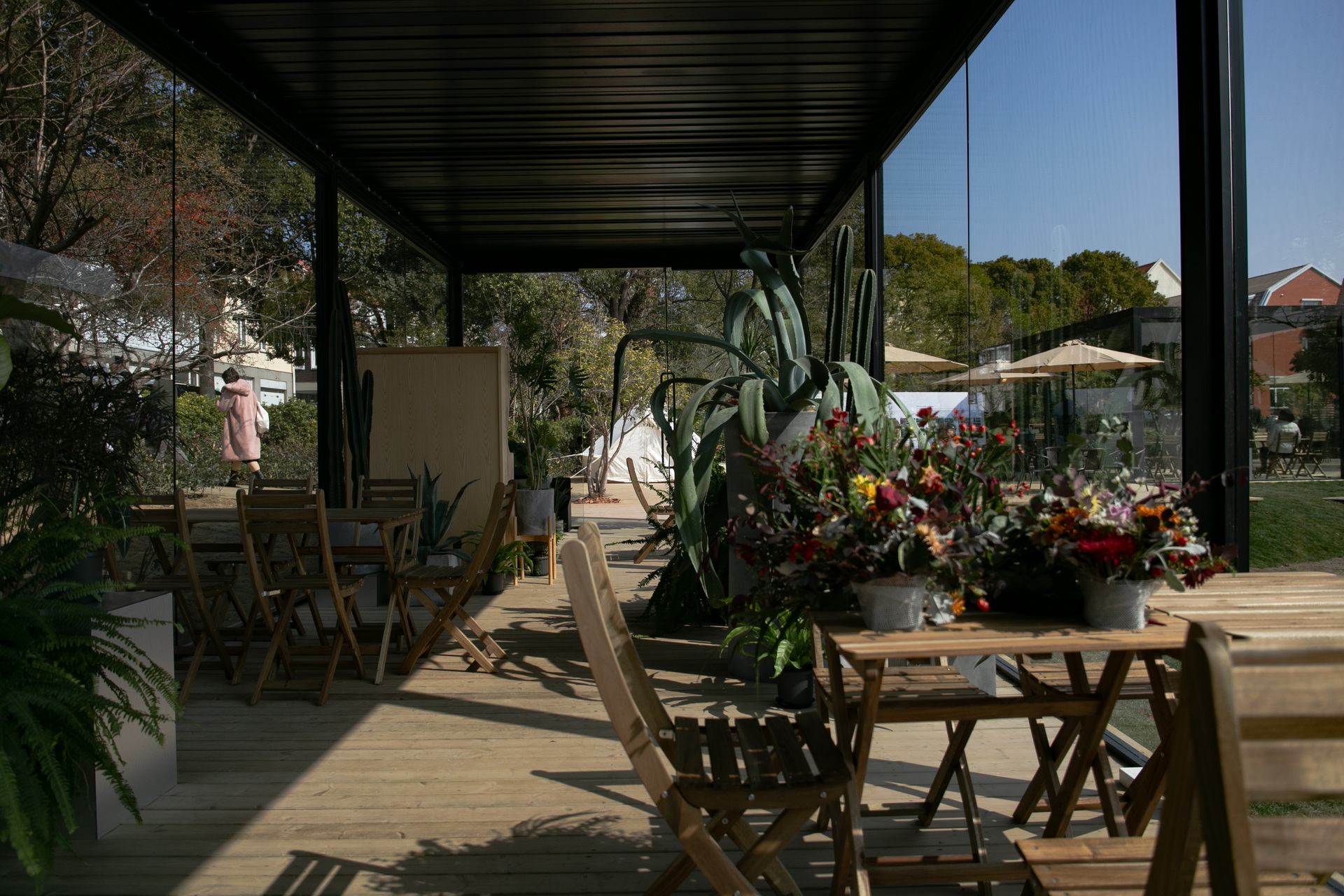 一尺花园（美兰湖店）-我们在波光粼粼的岸边，在柔美的阳光里，期待您和我们一起感受自然，听那美兰湖水静静地歌唱声。