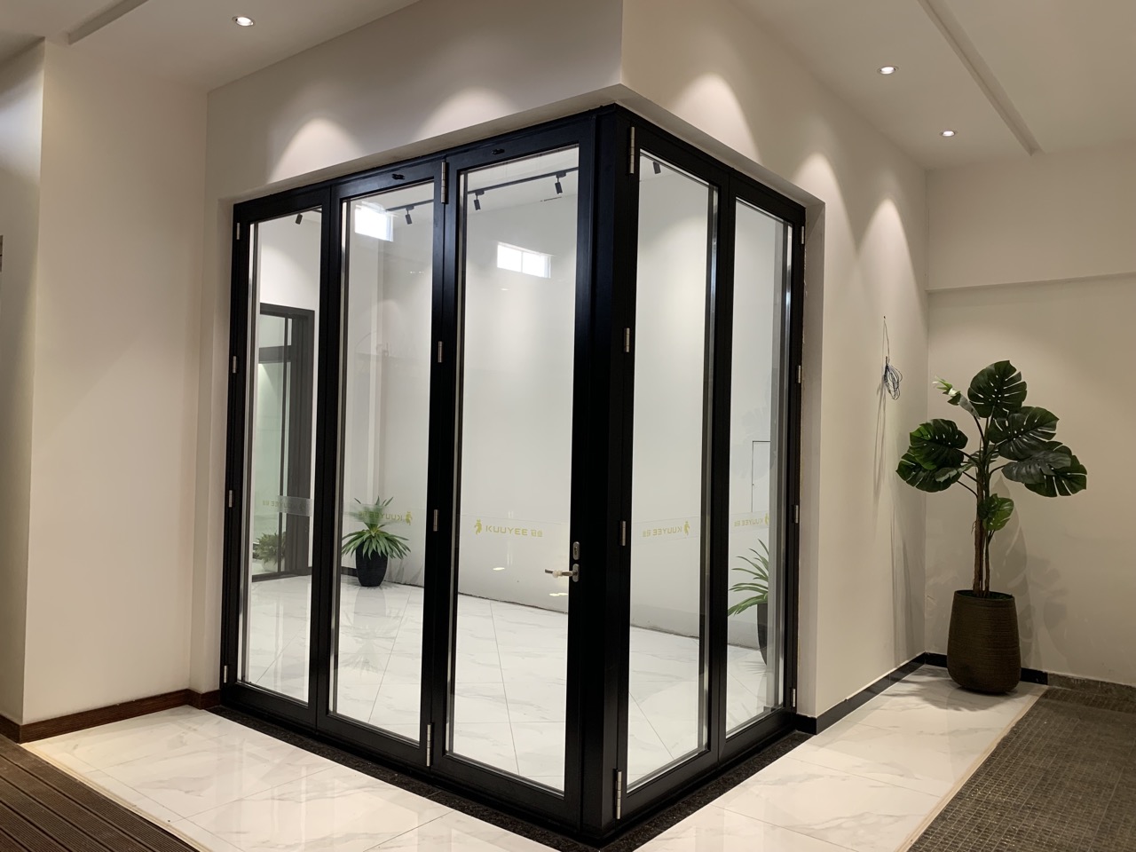 AMJ92 Thermal Break Aluminium framed Corner Bi-Fold Door