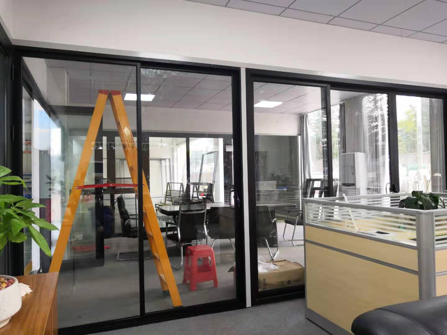 Residential grade slimline aluminium framed sliding door integrated screen