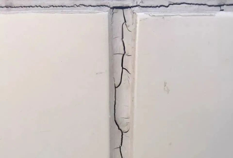 How to avoid silicone sealant cracking