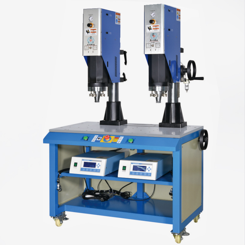 Multi-head ultrasonic welding plastic machine